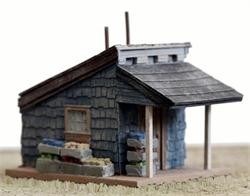 Model Tech Studios D0285 HO Scale Bootleggers Shack – Trainz