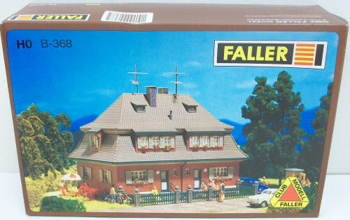 Faller B-368 HO Scale Apartment House Building Kit – Trainz