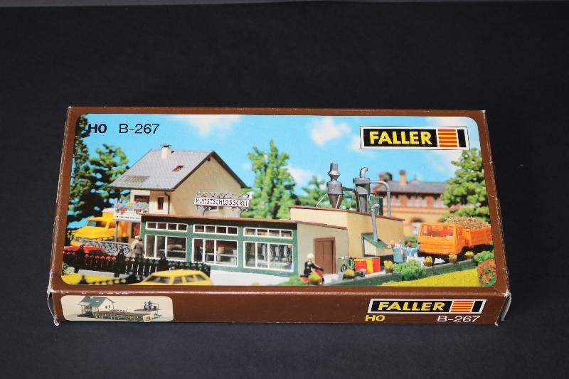 Faller B-267 HO Wrought Iron Works Building Kit – Trainz