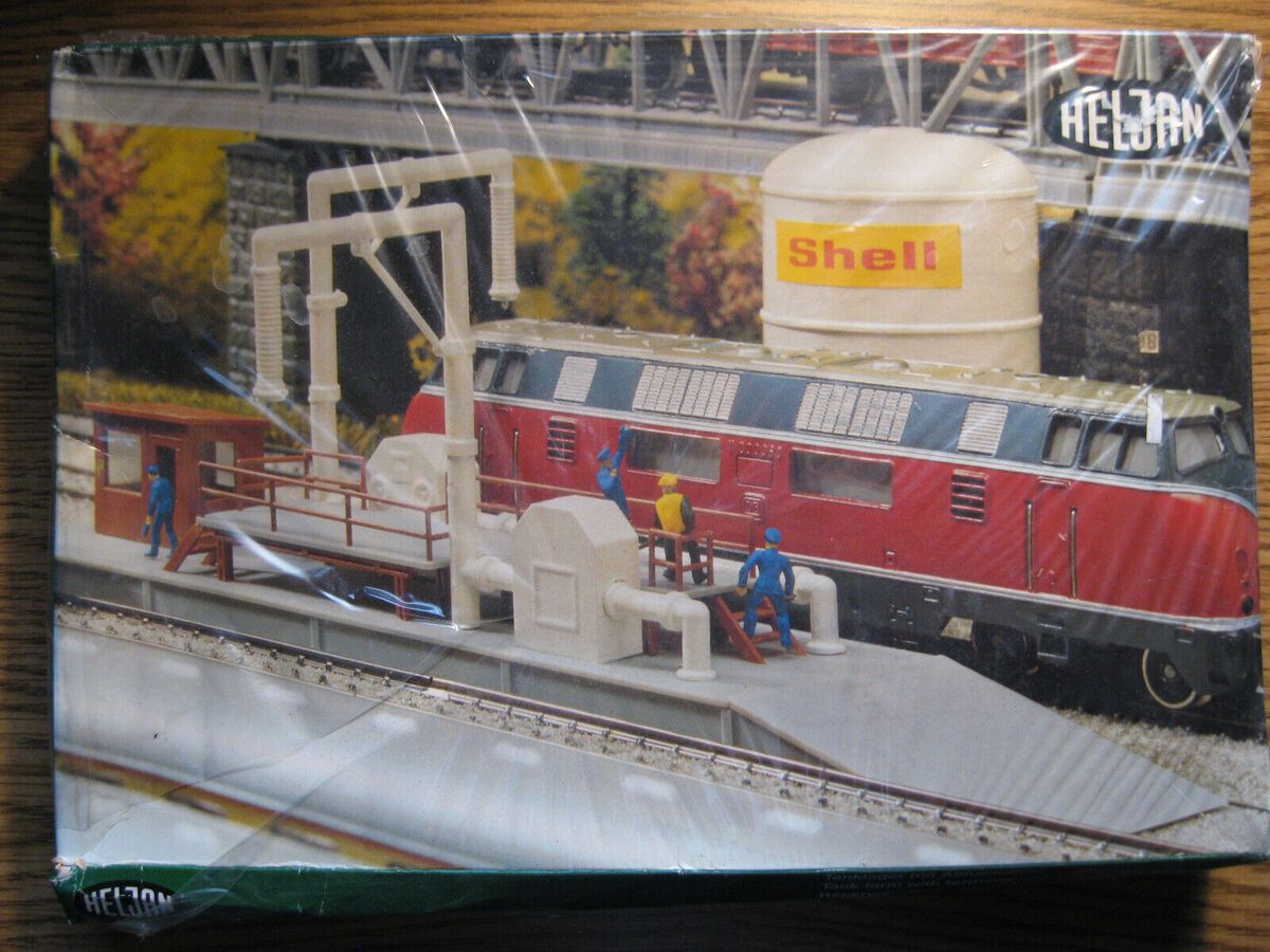 Heljan 1711 HO Tank Car with Terminal Kit – Trainz