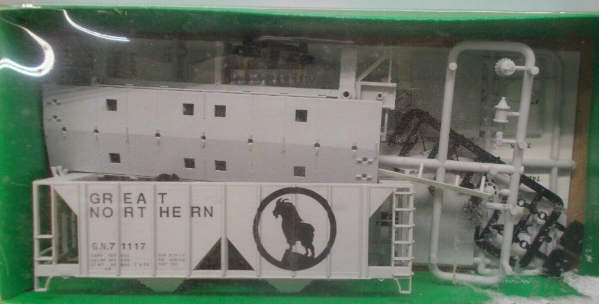 Bowser 55680 HO Great Northern 70 Ton 2 Bay Covered Hopper Kit – Trainz
