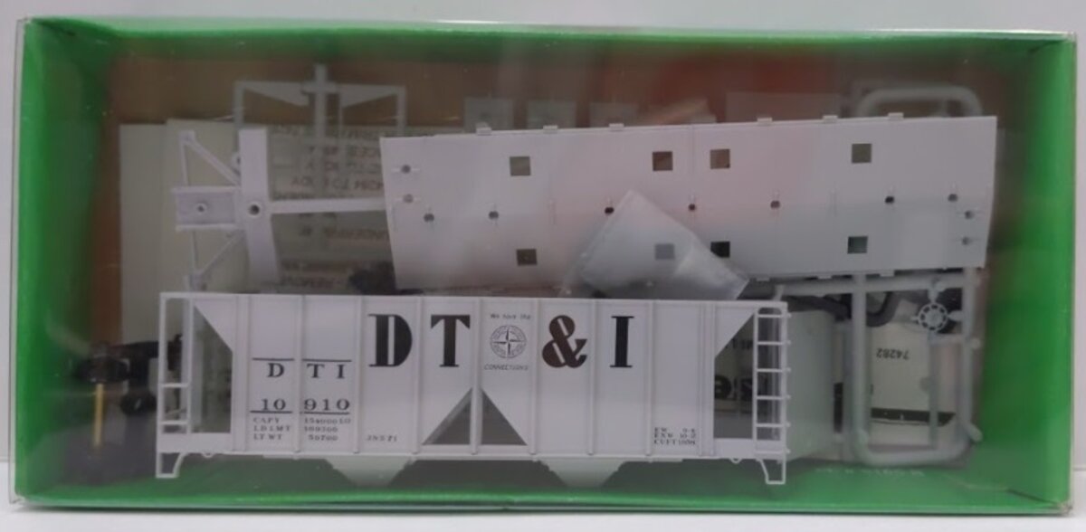 Bowser 55882 HO DT&I-Grey Body 70 Ton 2-Bay Open Covered Hopper Kit ...