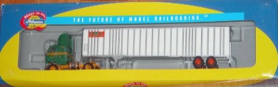 Athearn 91083 HO IML Freightliner w/48' Wedge Trailer - RTR – Trainz