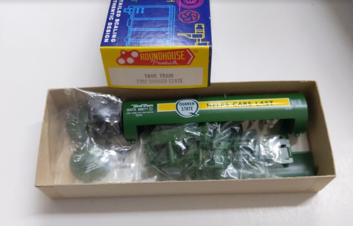 Roundhouse 1392 HO Quaker State Tank Train Freight Car Kit – Trainz