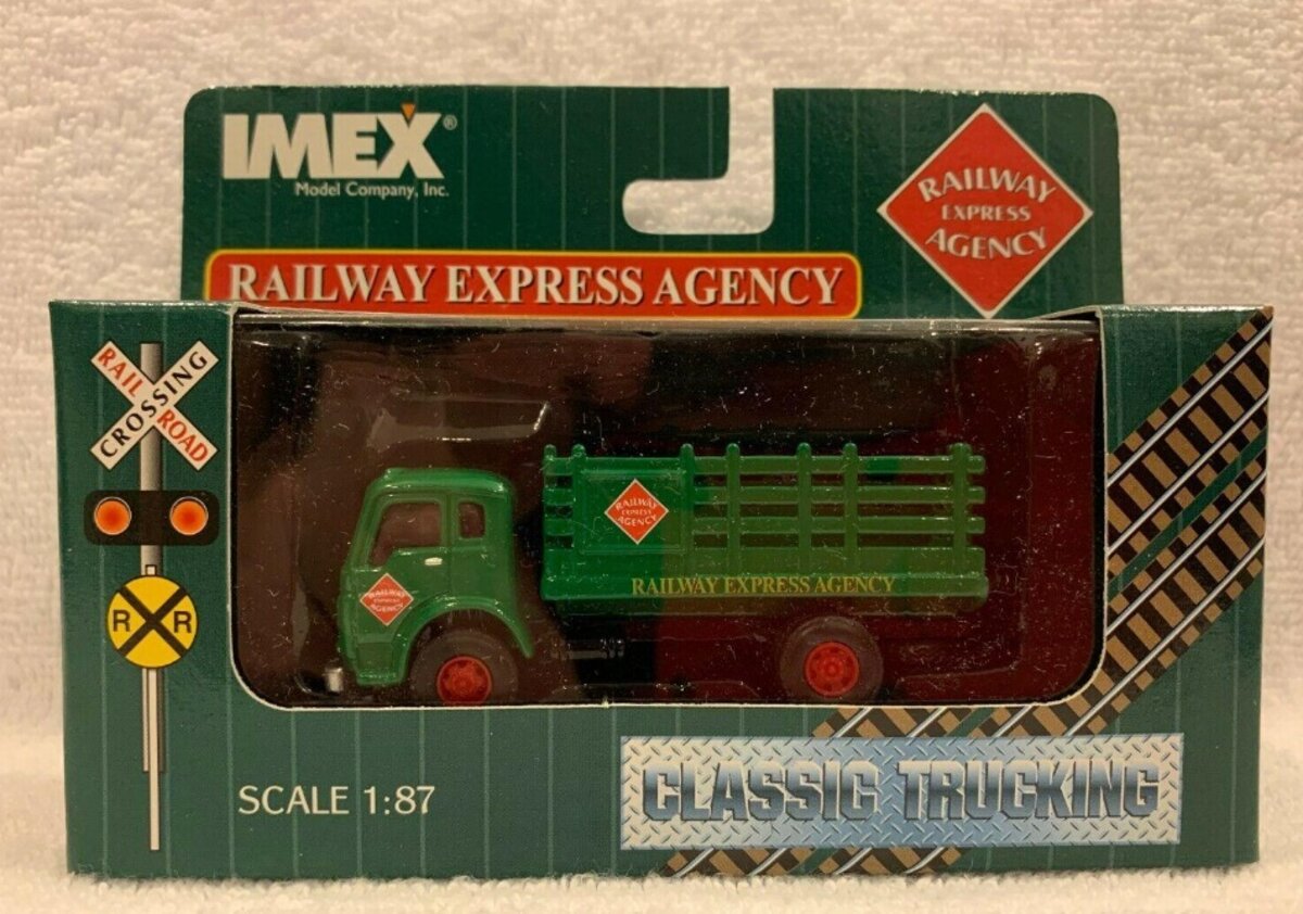 Imex 870028 1:87 International Harvester 190 Stake Truck Railway Expre ...