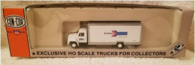 Con-Cor 1088 1:87 Tractor/Trailer Amtrak Commissary – Trainz