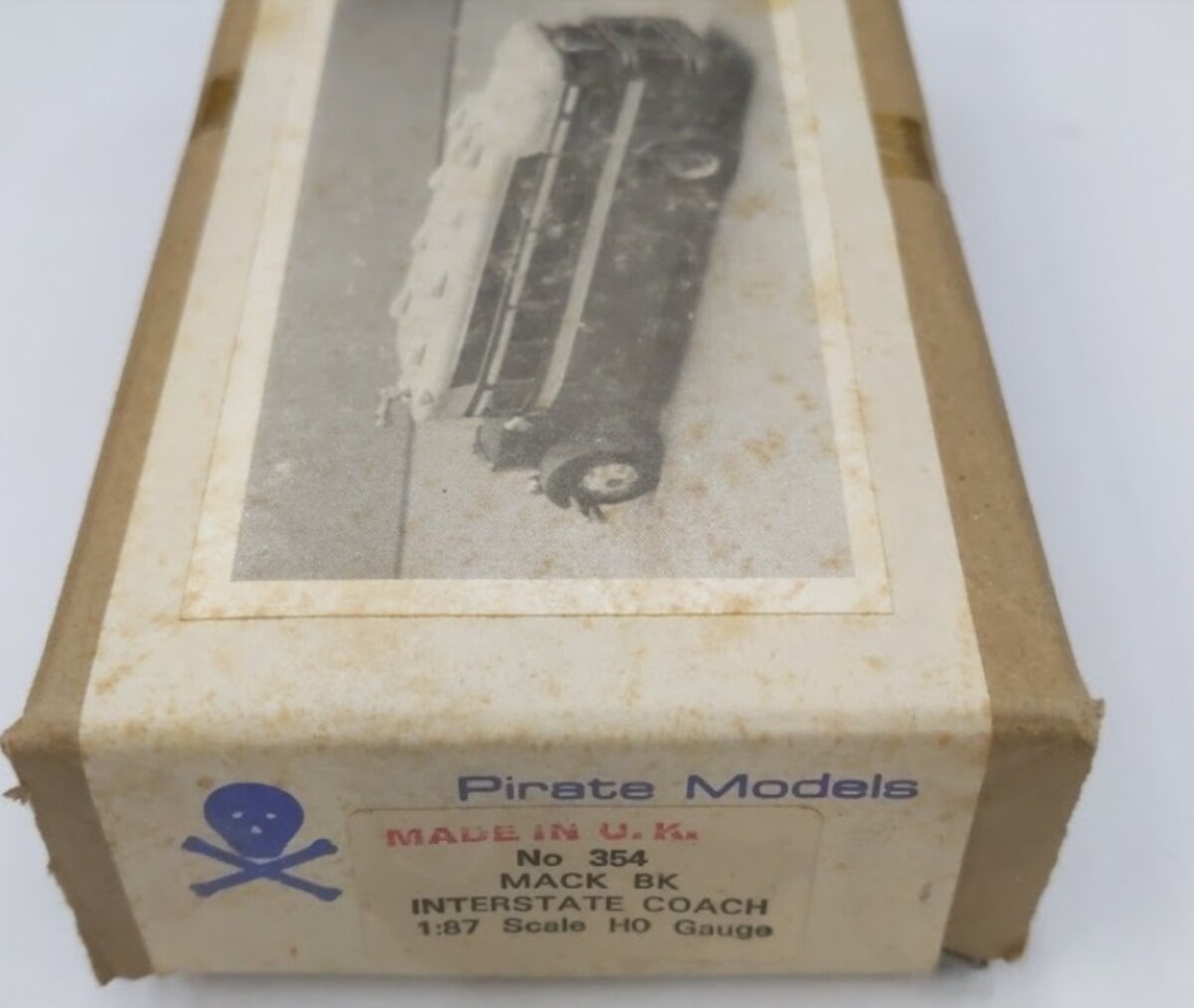 Pirate Models 354 1:87 Mack Interstate Bus Kit – Trainz