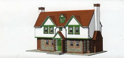 Superquick 24 1:72 "Greystones" Farmhouse Model Kit – Trainz