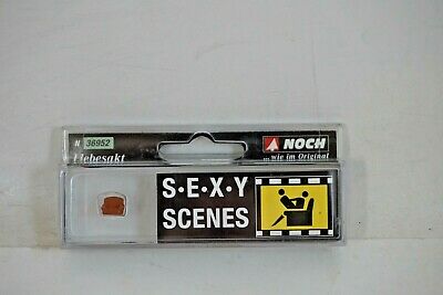 Noch 36952 N Scale Sexy Scenes Lover in Action – Trainz