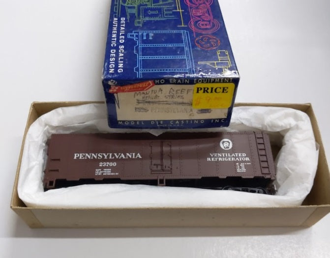 Roundhouse 23700 HO Pennsylvania PRR Ventilated Refrigerator Freight C ...