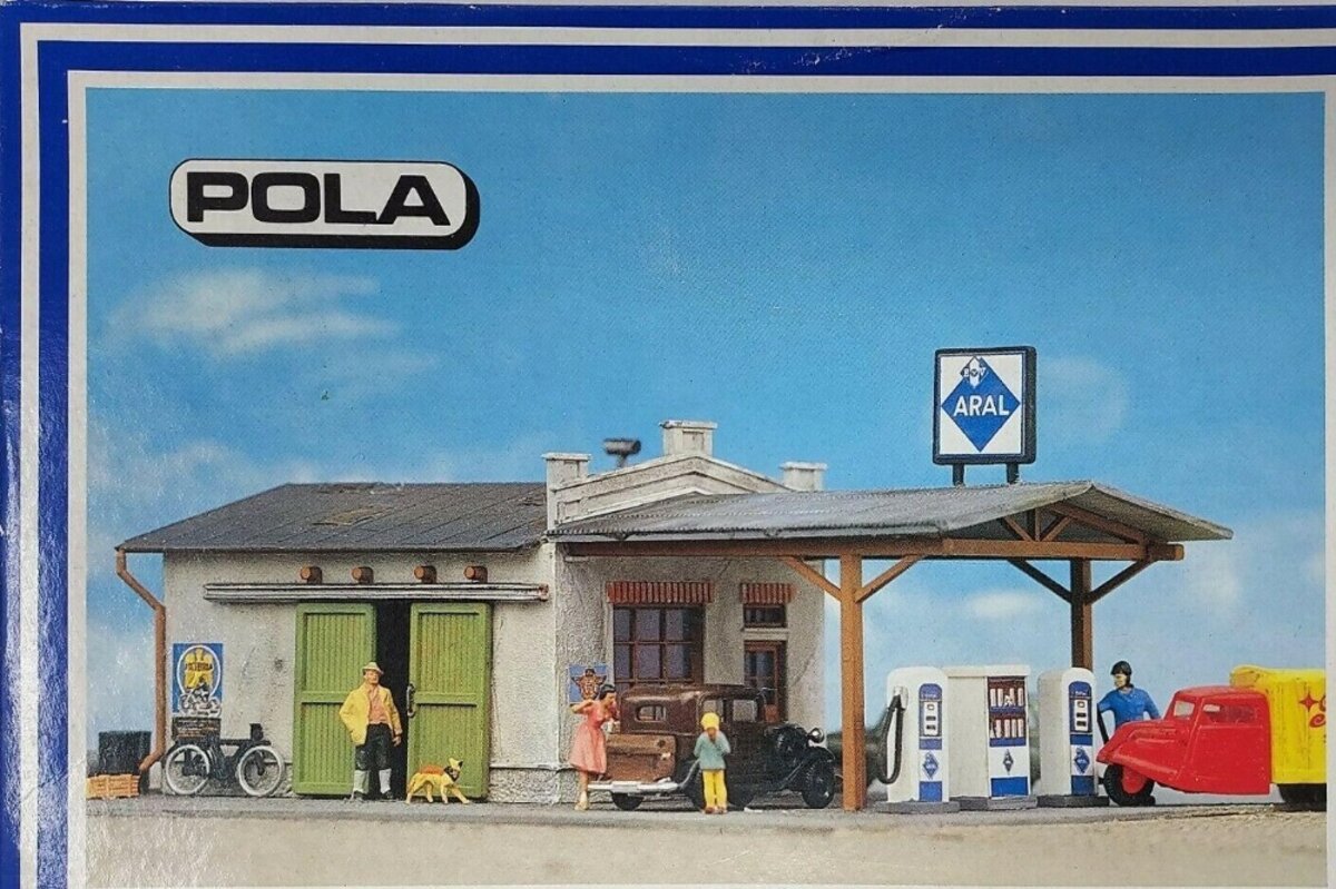 Pola 159 HO Aral Filling Station Kit – Trainz