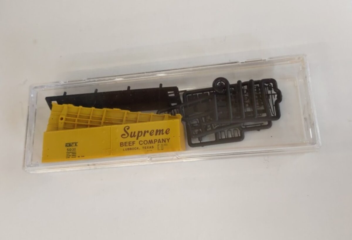 InterMountain N SBCX Supreme Beef Company Freight Car Kit #5031 – Trainz
