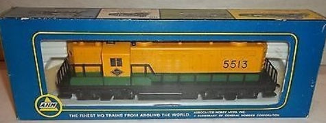 AHM 5012- E HO Scale Reading Lines GP-18 Diesel Locomotive # 5513 – Trainz