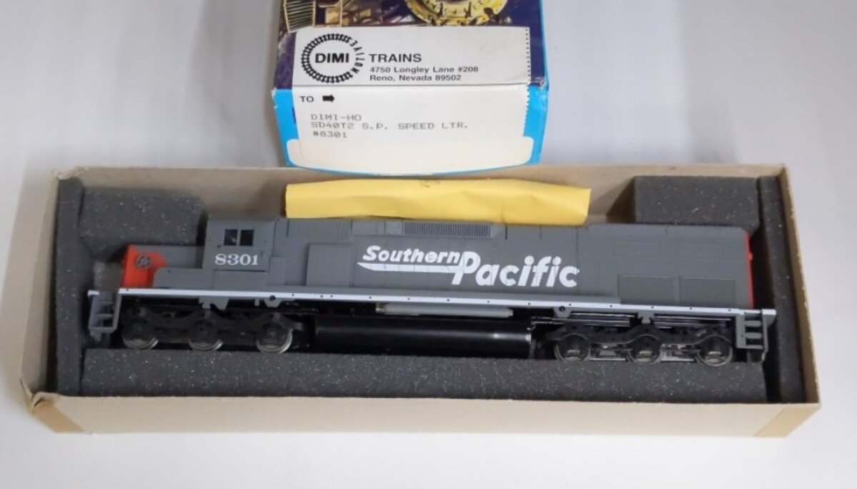 Athearn 8301 Dimi-Trains HO SP SD40T-2 Powered Diesel Locomotive #8301 – Trainz