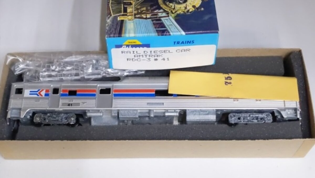 Athearn HO RDC-3 Amtrak Rail Dummy Passenger Car #41 – Trainz