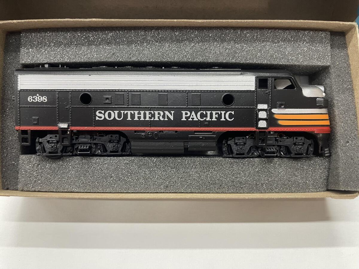 Athearn 6398 HO Southern Pacific F7A Diesel Car #6398 Dummy – Trainz