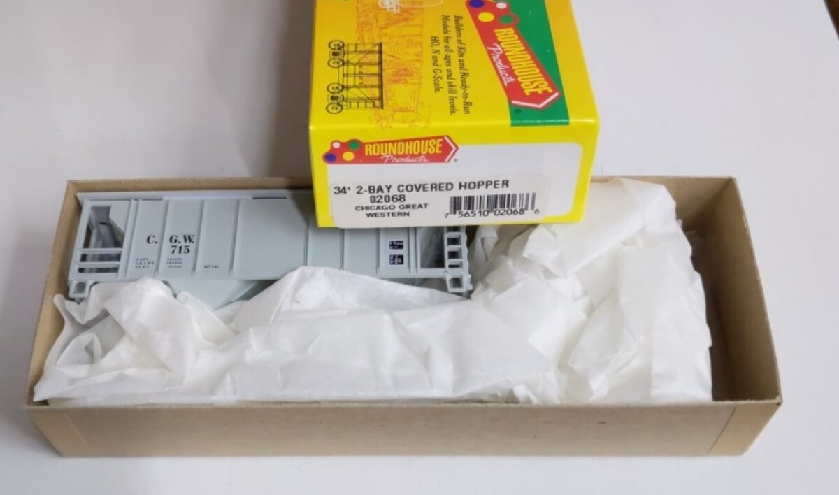 Roundhouse 02068 HO Chicago Great Western 34'''' 2-Bay Covered Hopper ...