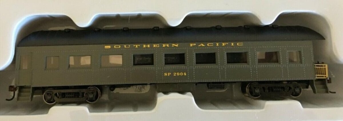 Roundhouse 86631 HO Southern Pacific Arch-Roof Observation Car # 2904 ...