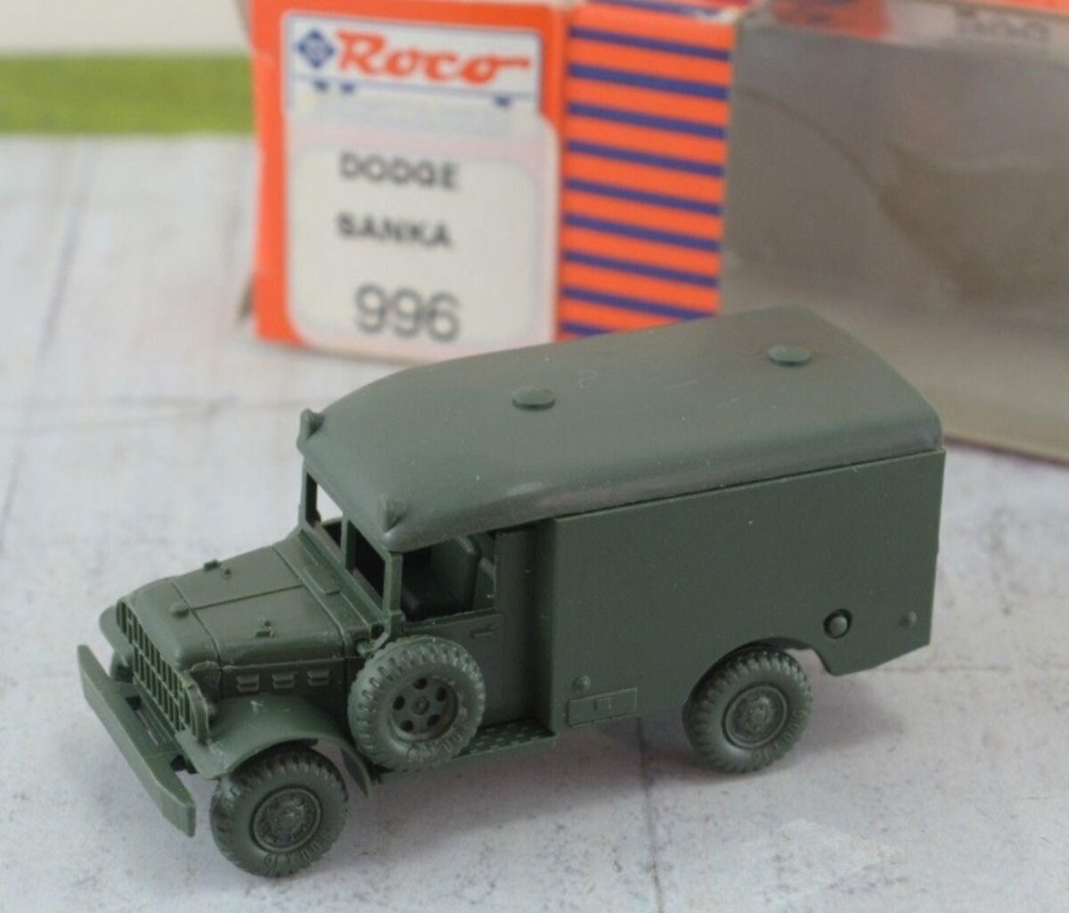 Roco 996 HO Dodge Sanka Minitanks – Trainz