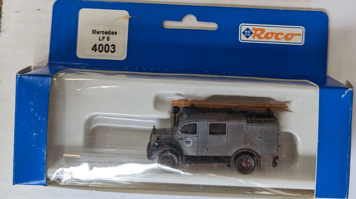 Roco 4003 HO Mercedes LF8 Fire Truck With Ladders – Trainz