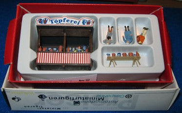 Preiser 24697 HO Pottery Market Stall w/Display Table and Customers ...