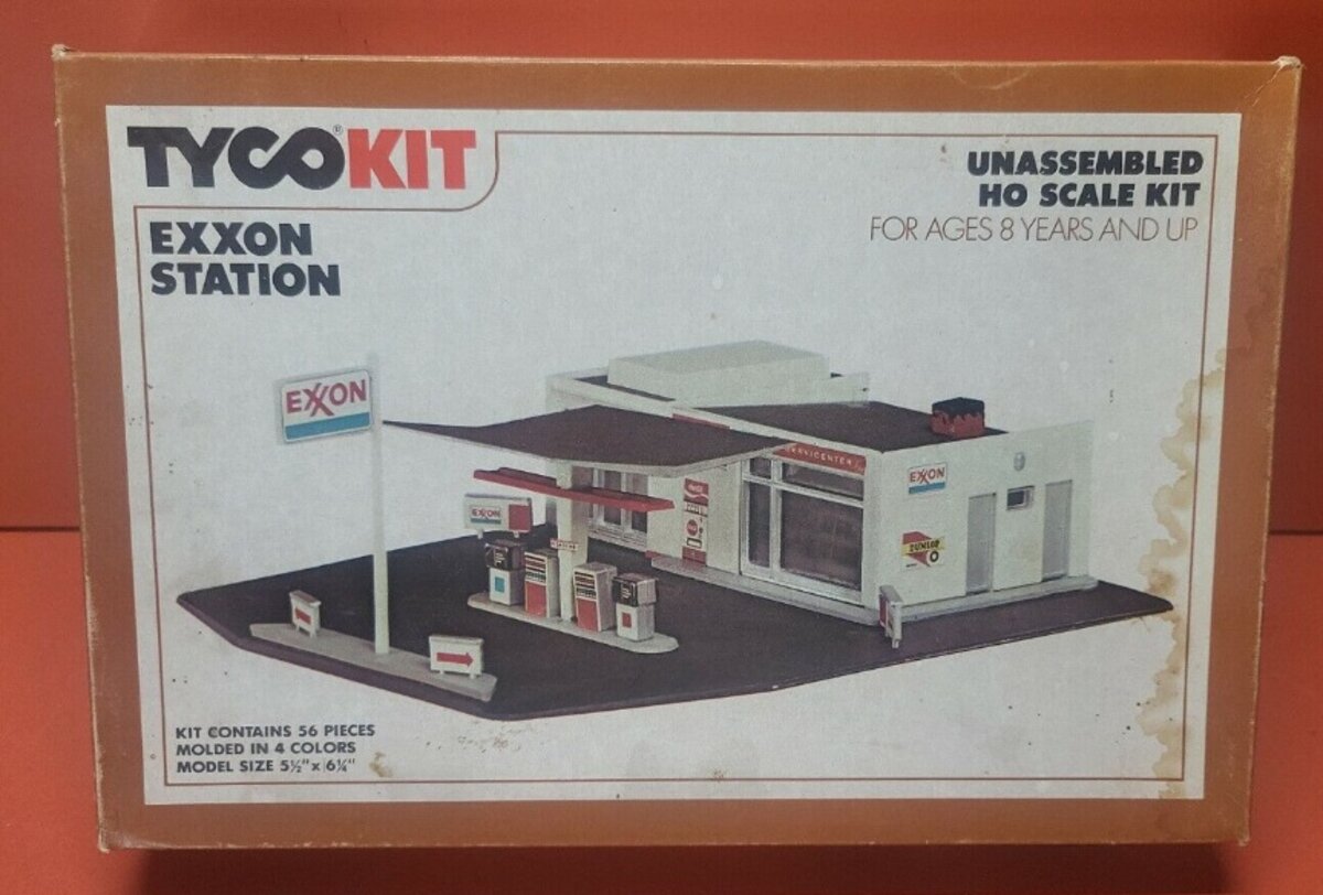 Tyco 7762 HO Exxon Station Plastic Kit – Trainz