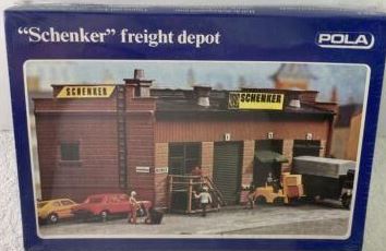 Pola 816 HO Schenker Freight Depot Building Kit – Trainz
