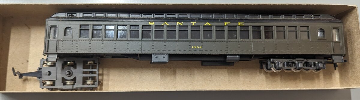 AHM 1464 HO 1920'S Coach ATSF Passenger Car – Trainz