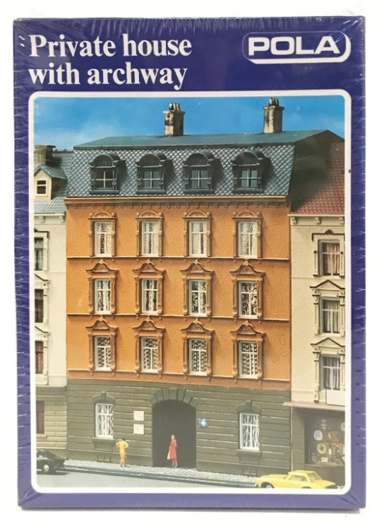 Pola 334 N Private House With Archway Building Kit – Trainz