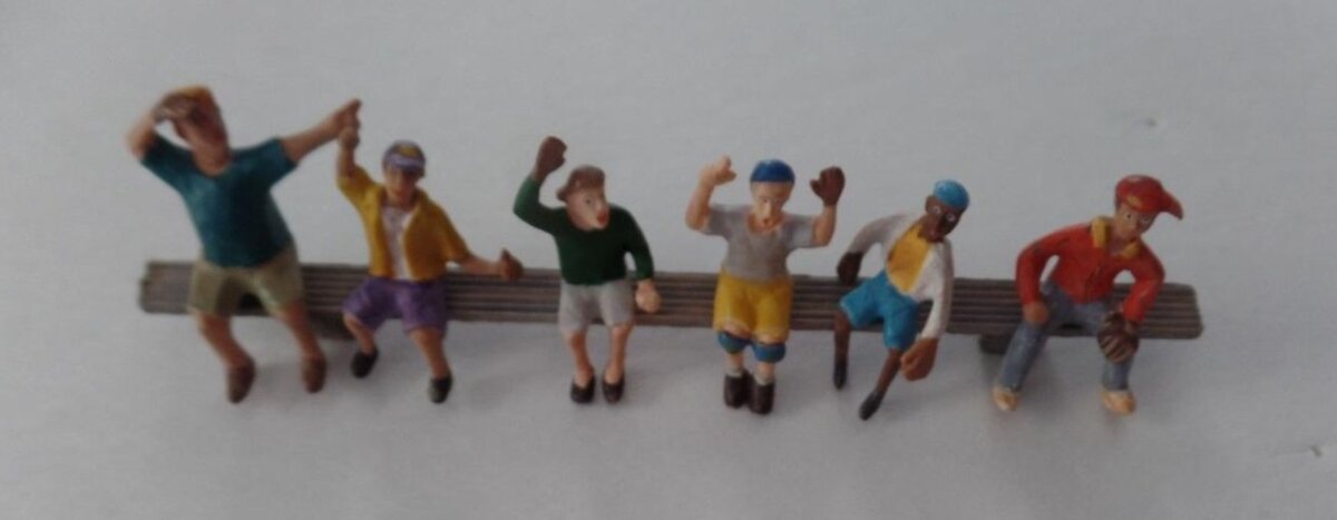 Scenic Express EX1713 O Scale Winning Bench Team – Trainz