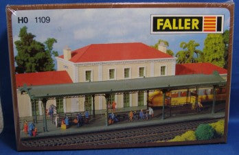 Faller 1109 HO Covered Station Platform Building Kit – Trainz