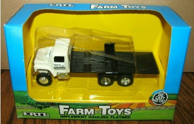 Ertl 645 1:64 Farm Toys Implement Hauling Flatbed – Trainz