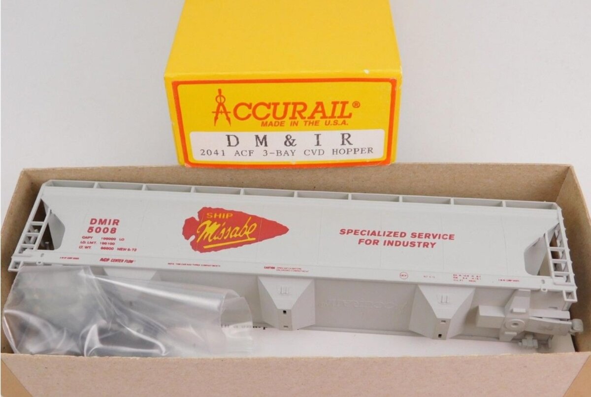 Accurail 2041 HO D M & I R ACF 3-Bay Covered Hopper Kit – Trainz