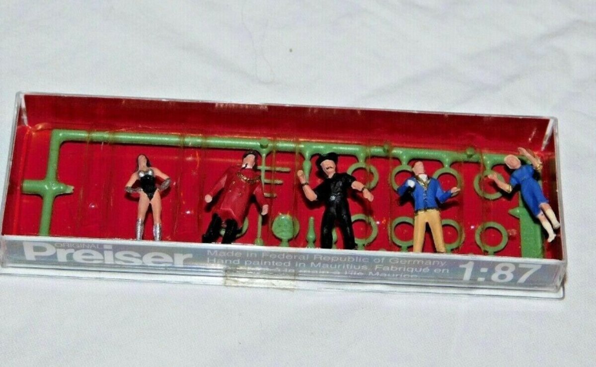 Preiser 20251 Circus Preformers with Hoops (Set of 6) – Trainz