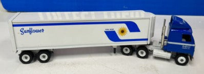 Winross 1990SC 1:64 Sunflower Carriers, Inc. Tractor Trailer – Trainz