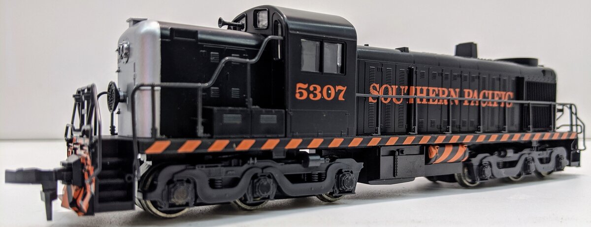 Atlas 8175 HO Scale Southern Pacific RSD-4/5 Diesel Locomotive # 5307 – Trainz
