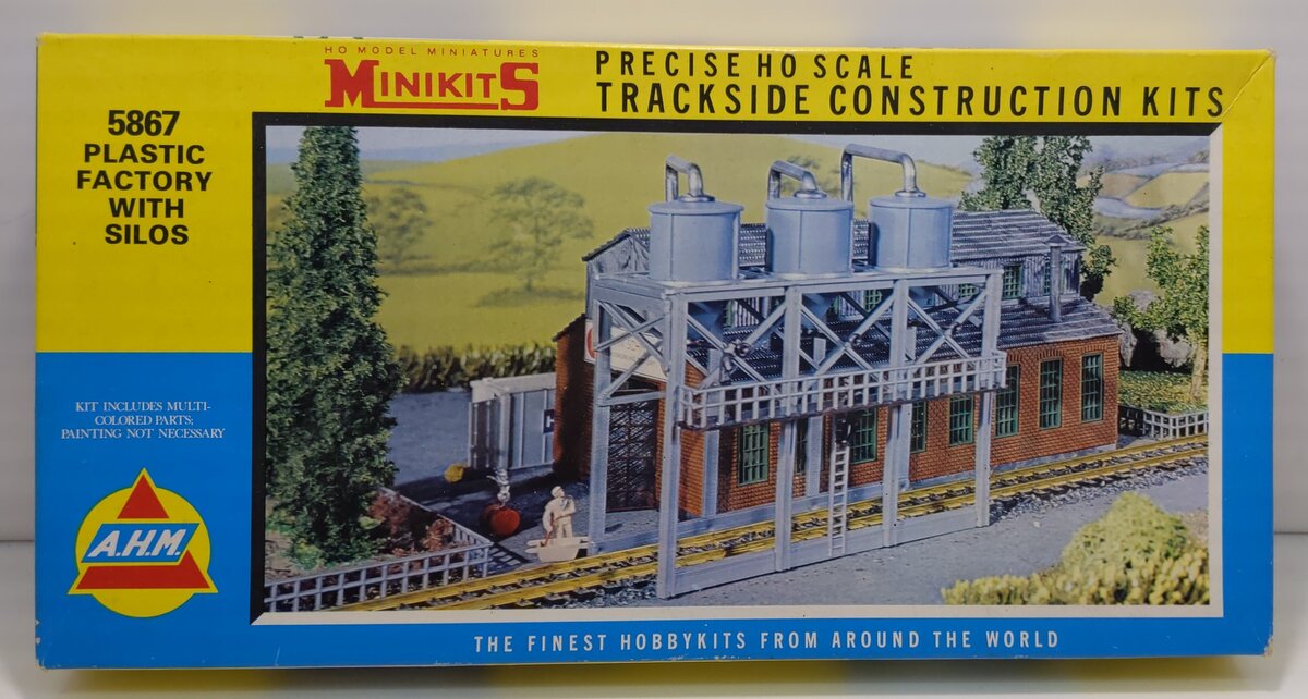AHM 5867 HO Plastic Factory With Silos Kit – Trainz