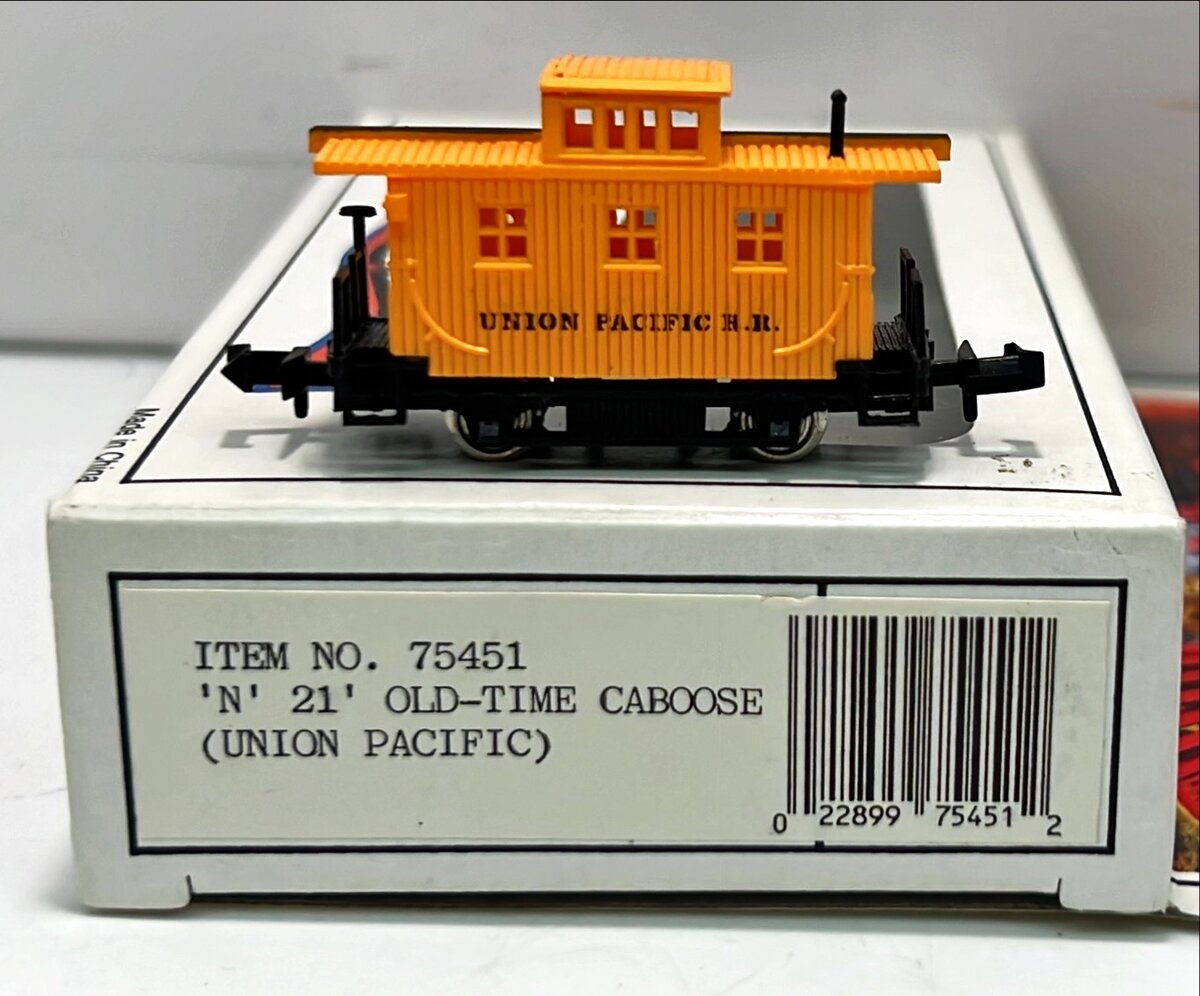 Bachmann 75451 N Scale Union Pacific 21' Old Time Center Cupula Caboos ...