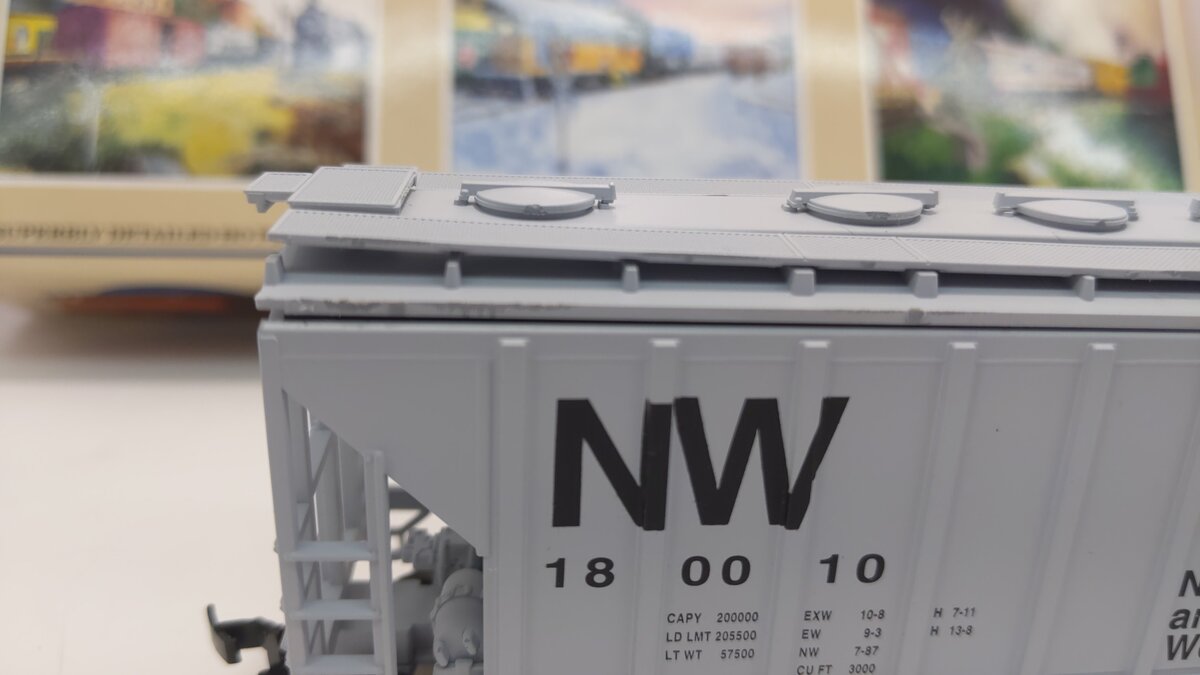 Walthers 932-5409 HO Scale 100 Ton Cement Covered Hopper Kit – Trainz