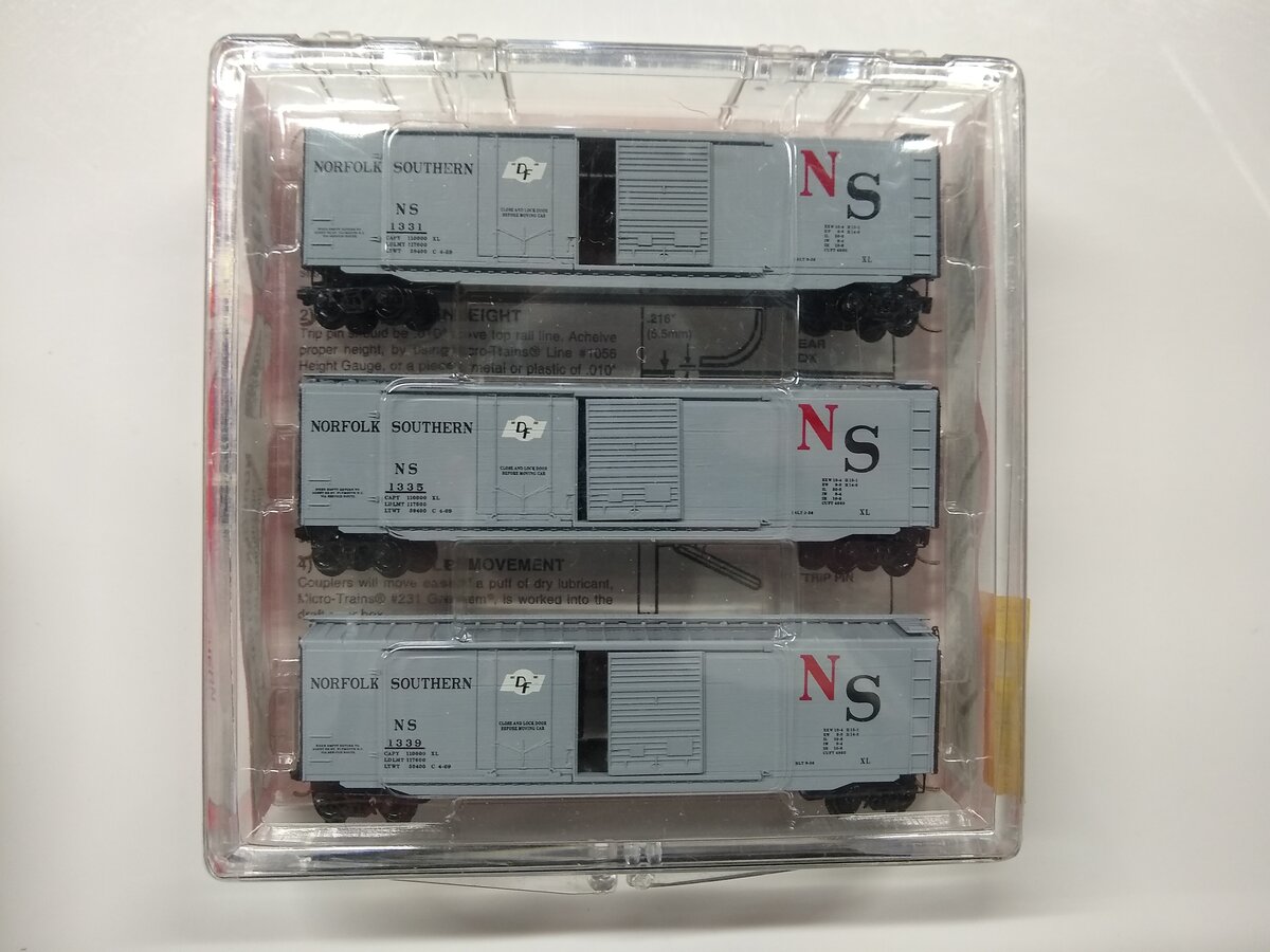Micro-Trains 03300132 N Scale NS 50' Standard Sliding Door Boxcar (Set ...
