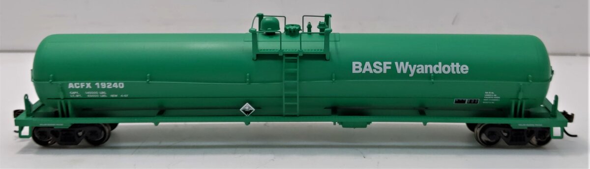 Athearn 17844 HO BASF/Wyandotte RTR 62' Tank #19240 – Trainz