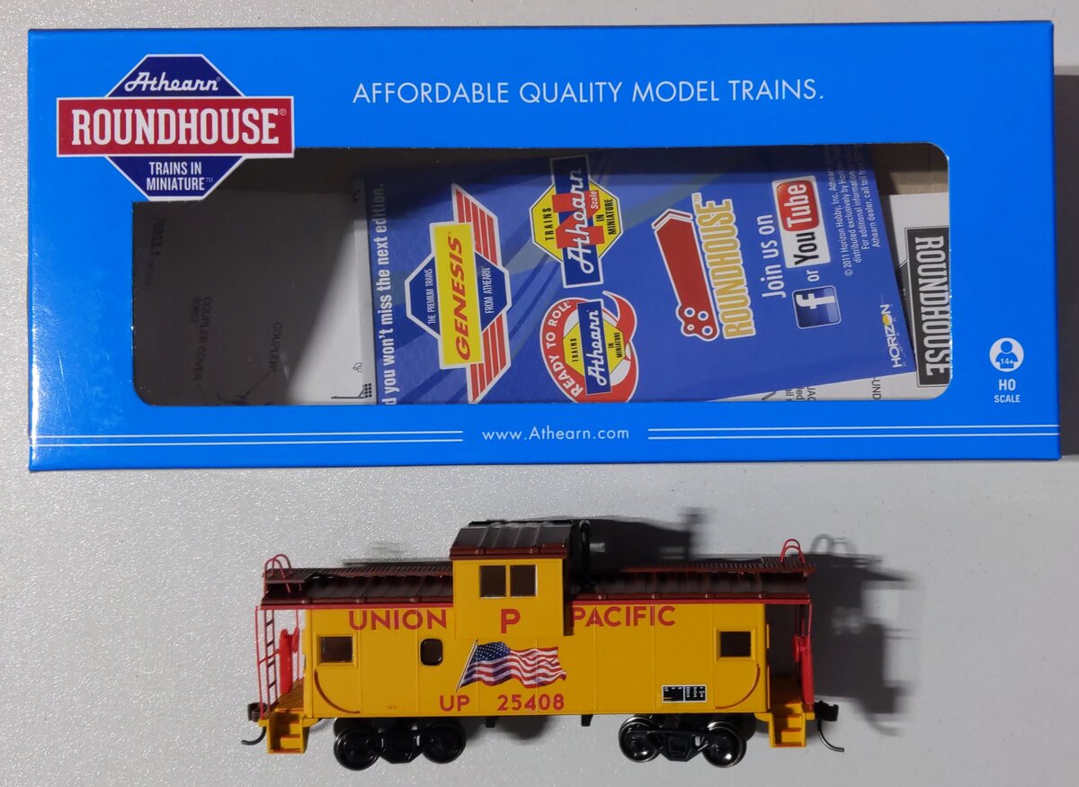 Roundhouse 87946 HO Scale Union Pacific Wide Vision Caboose #25408 – Trainz