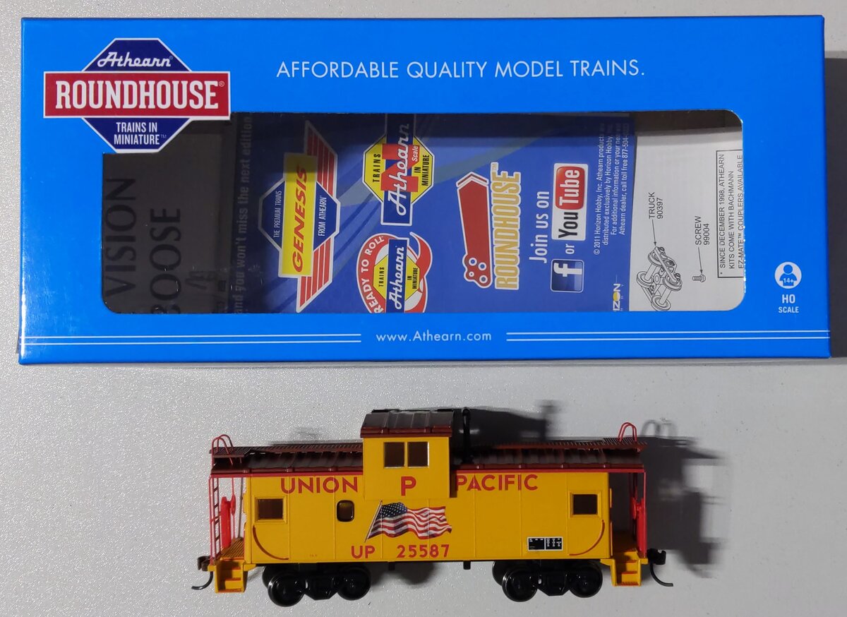 Roundhouse 87947 HO Scale Union Pacific Wide Vision Caboose #25587 – Trainz