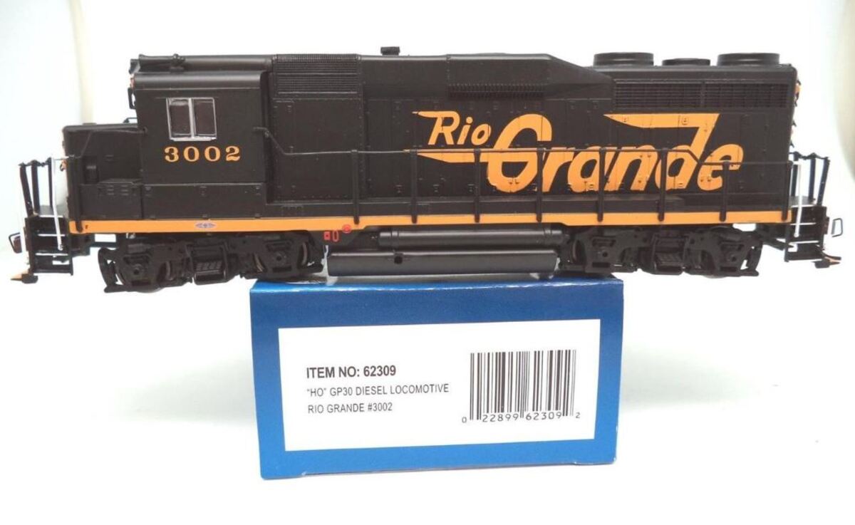 Bachmann 62309 HO Scale DRGW GP30 Diesel Locomotive #3002 – Trainz