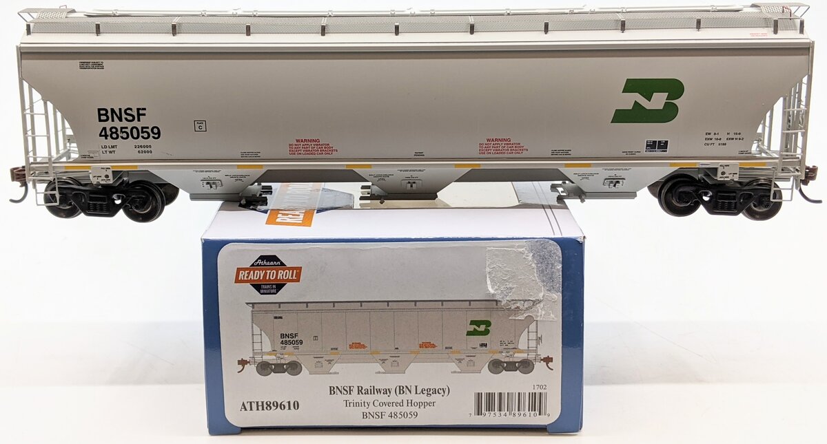 Athearn 89610 HO Scale BNSF Legacy Trinity 3-Bay Covered Hopper Car #4 – Trainz