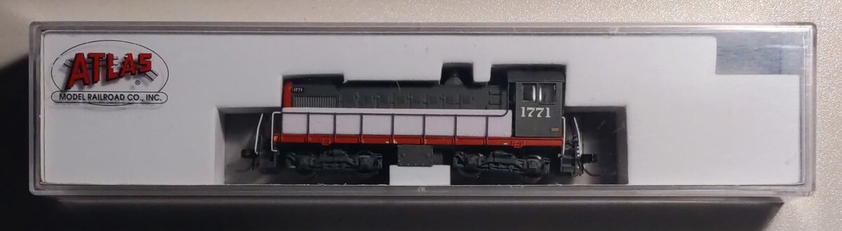 Atlas 40004703 N Scale Southern Pacific Alco S-2 Diesel Locomotive #17 – Trainz