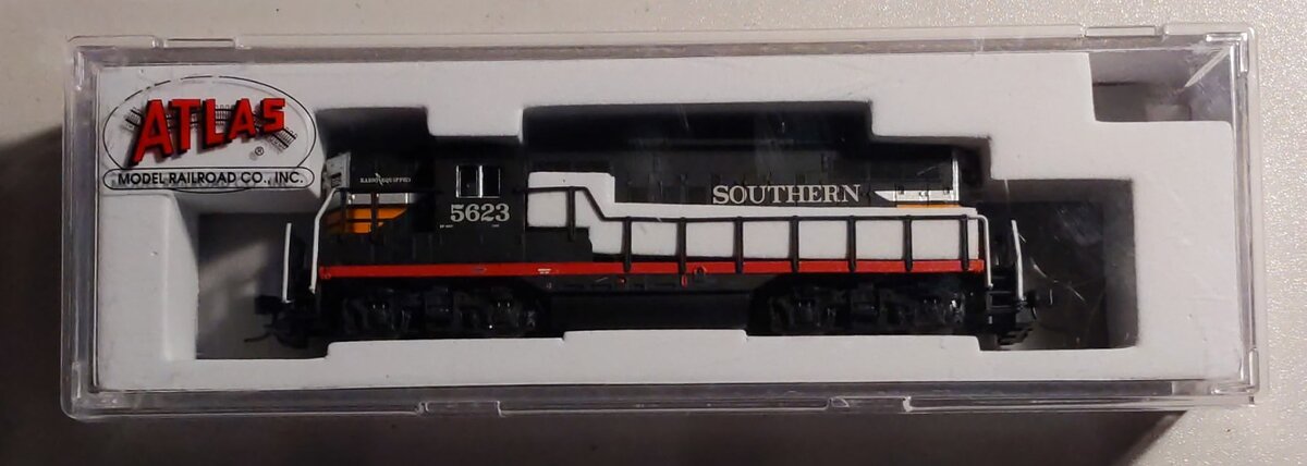 Atlas 40001811 N Scale Southern Pacific GP-9TT Diesel Locomotive #5623 ...