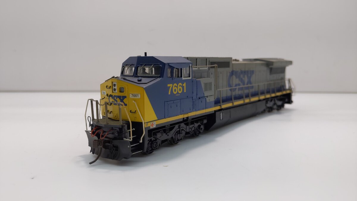 Bachmann 83505 CSX Dash 8-40CW Diesel Locomotive w/DCC #7661 – Trainz