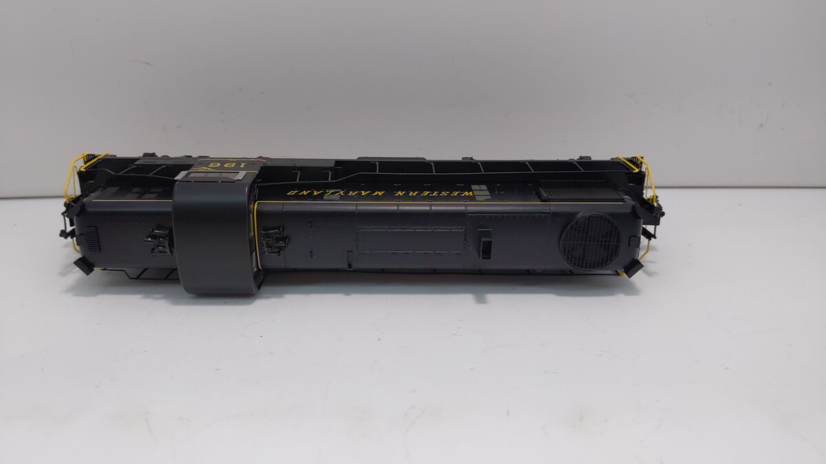 Bowser 24704 HO Western Maryland Alco RS-3 Diesel Locomotive #196 w/ D – Trainz