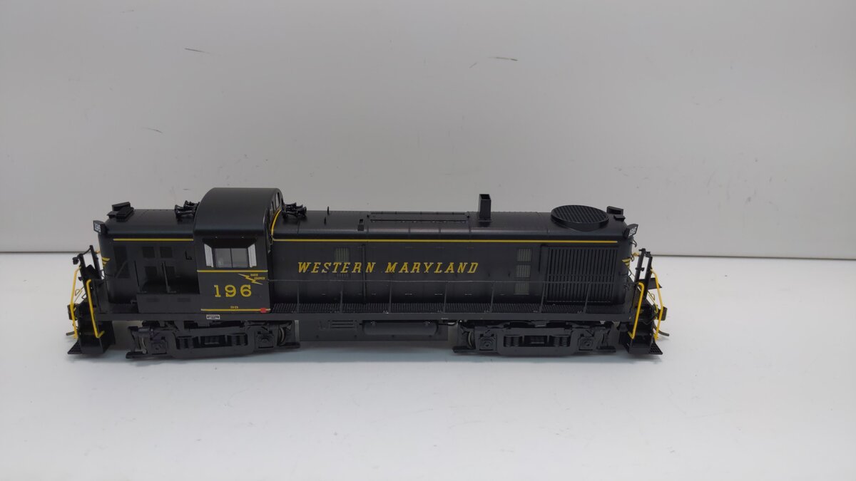 Bowser 24704 HO Western Maryland Alco RS-3 Diesel Locomotive #196 w/ D – Trainz